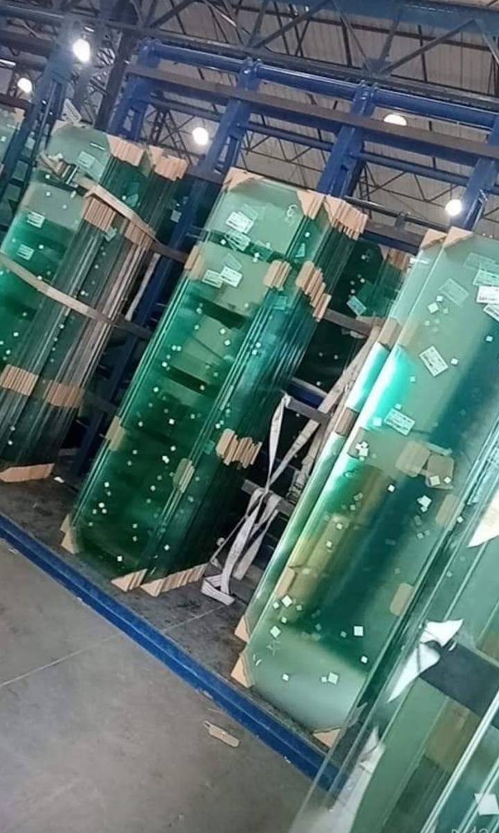 Box verde Canto Instalado - TemperMisa Fábrica de Vidros Planos